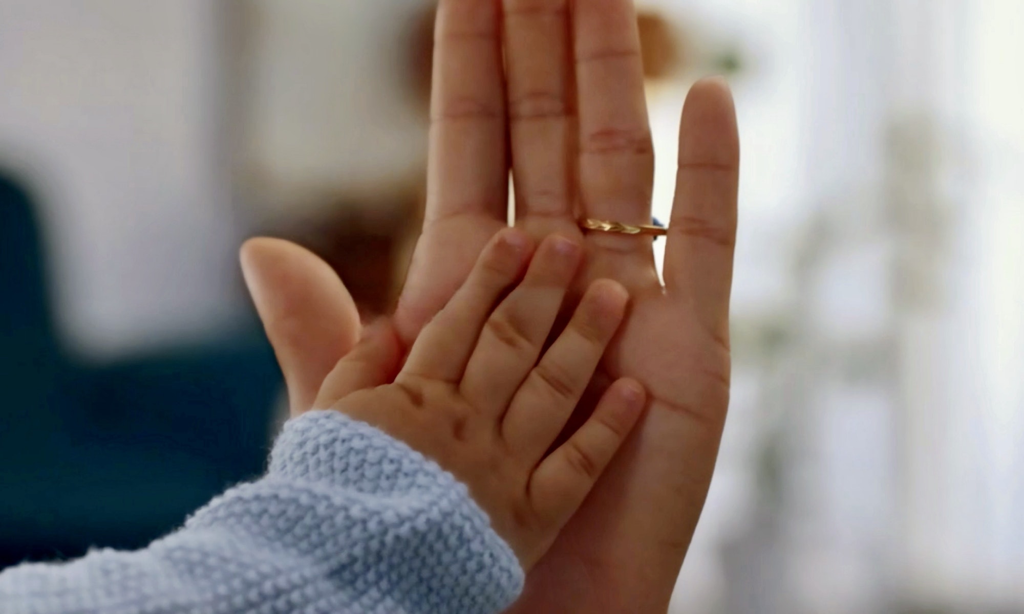 Baby hand touching mother’s hand – 3DmomentsForEver